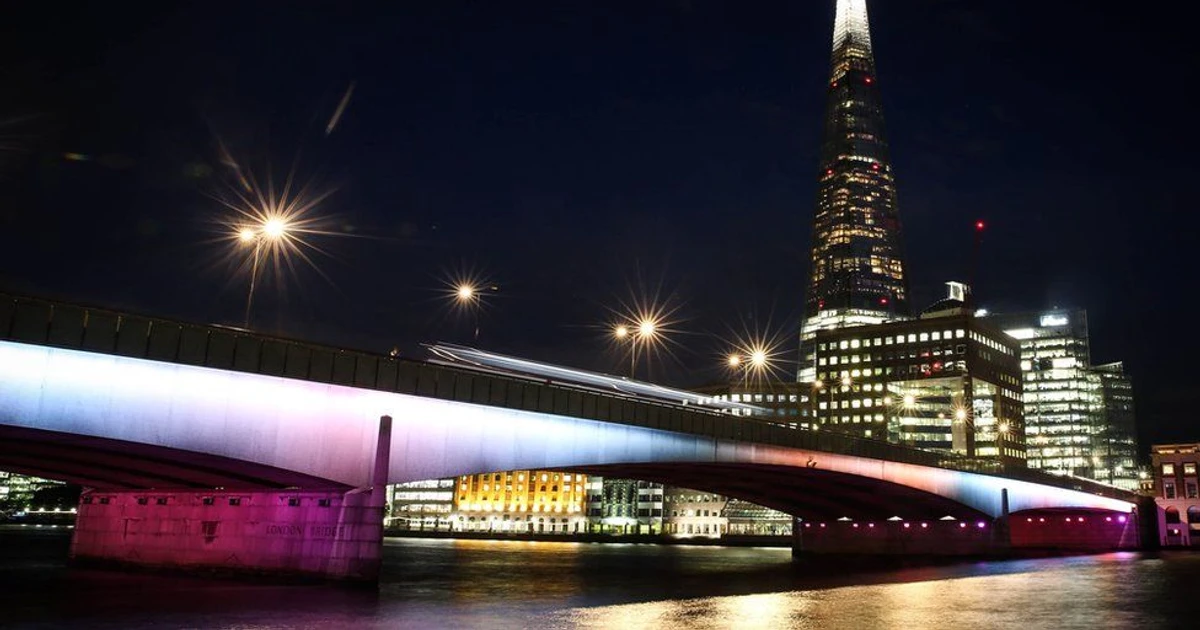 London's Illuminated Bridges - A Nighttime Walking Tour