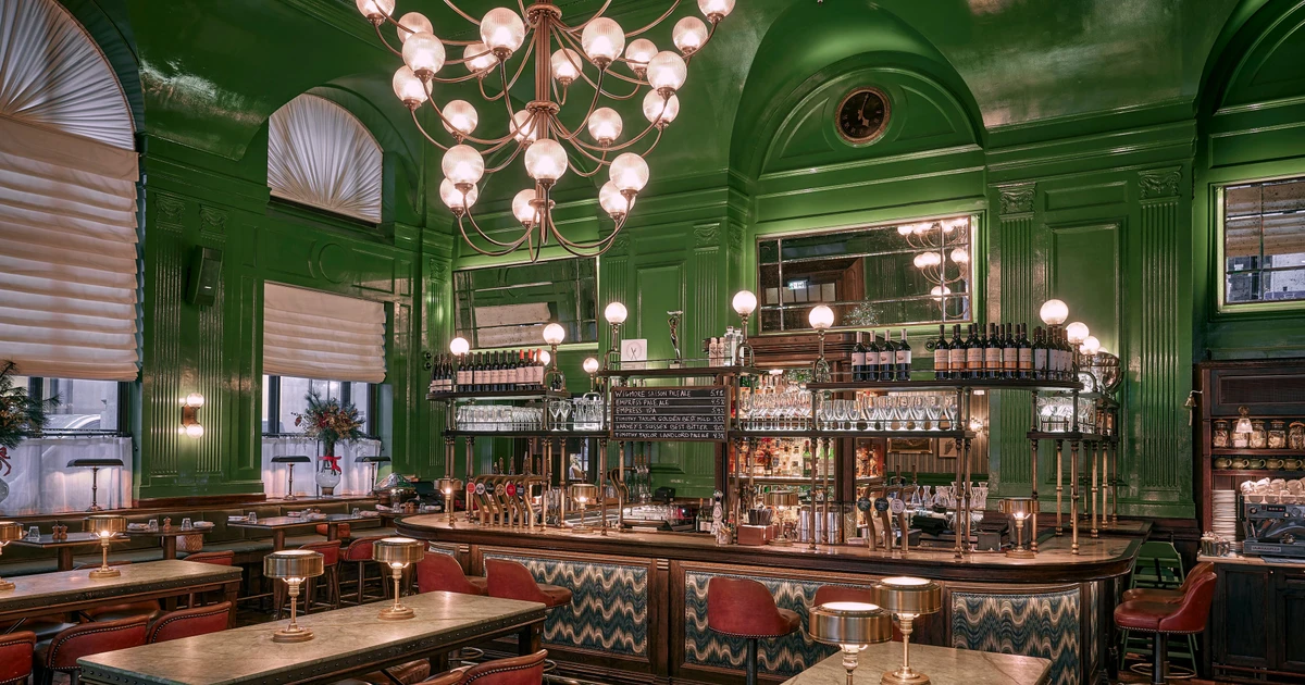 55 Best Bars In London For Unforgettable Drinks & Atmosphere
